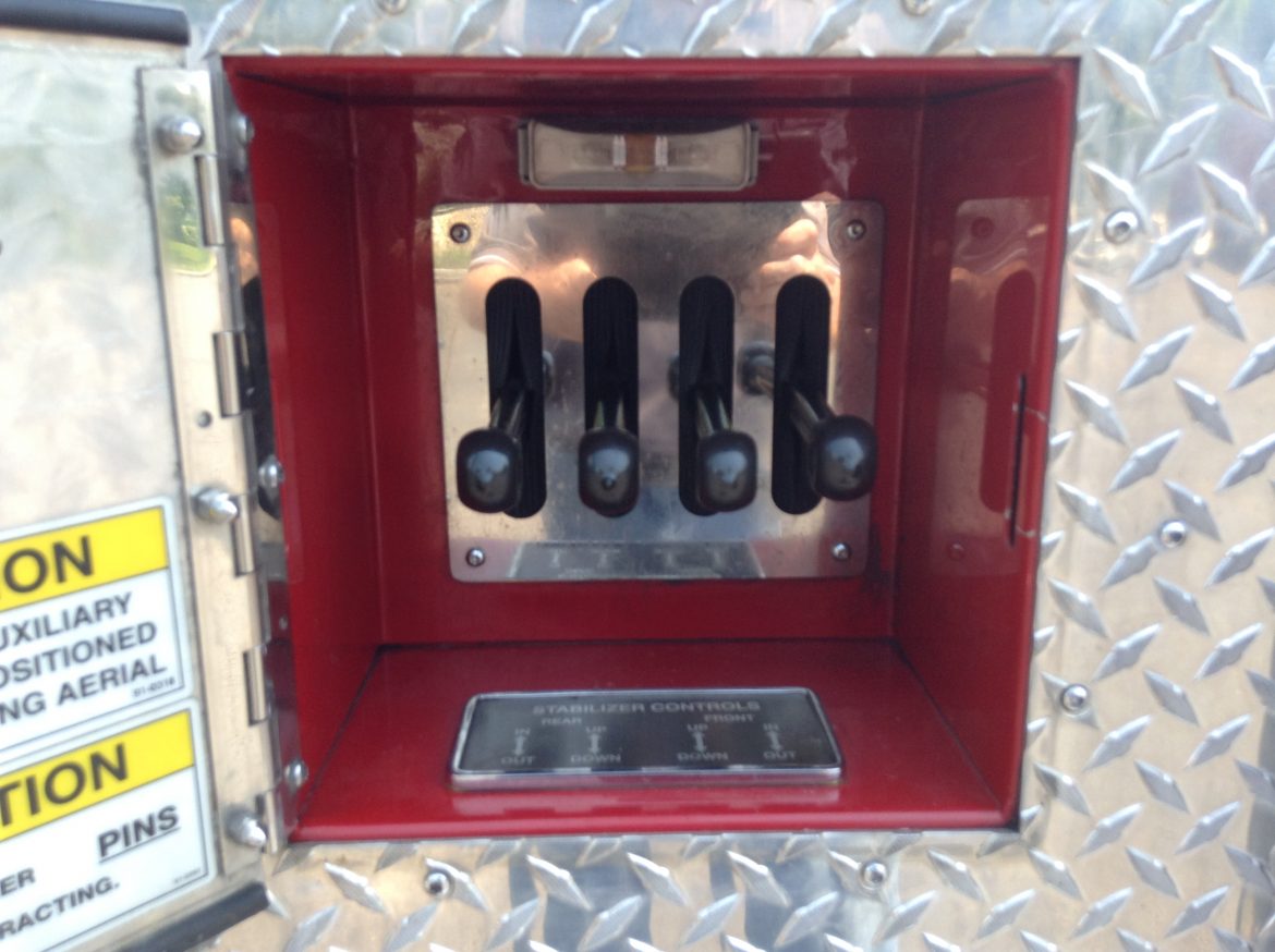 2004 Pierce Ladder Truck #71668 – FTR – Fire Truck Resource