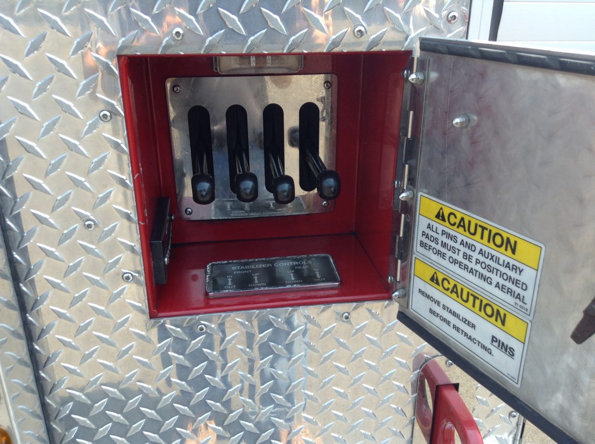 2004 Pierce Ladder Truck #71668 – FTR – Fire Truck Resource