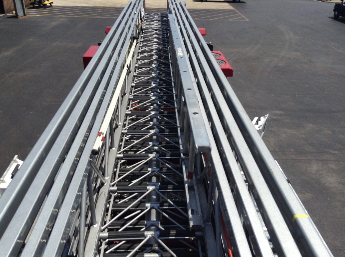 2004 Pierce Ladder Truck #71668 – FTR – Fire Truck Resource